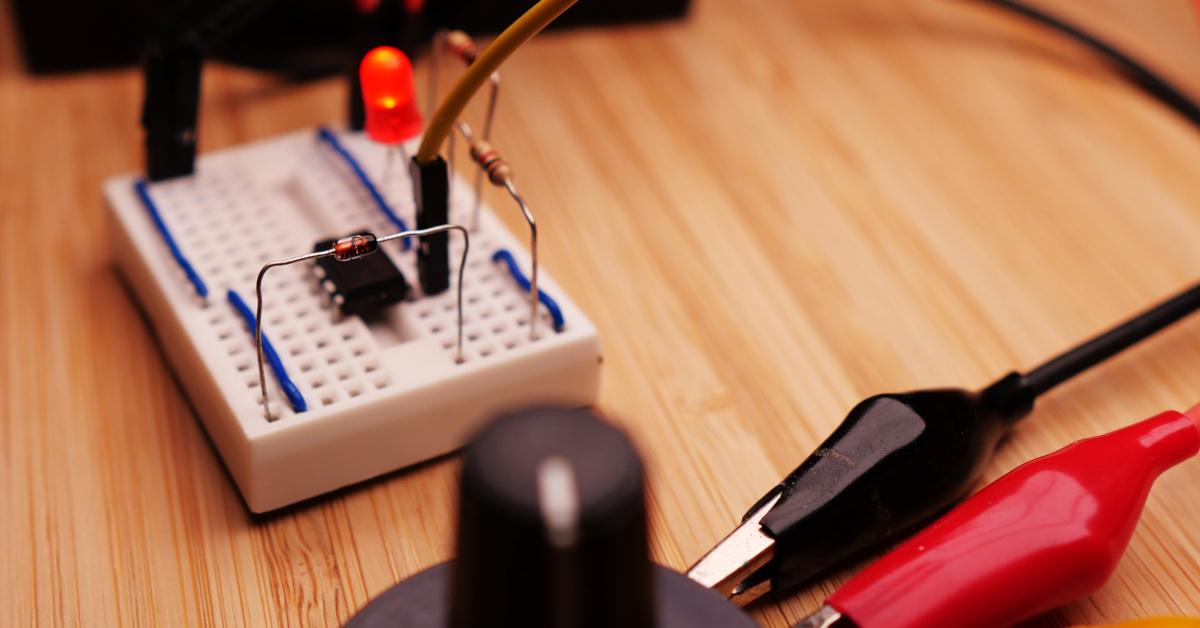 Zener Diodes as Voltage Reference | DevXplained