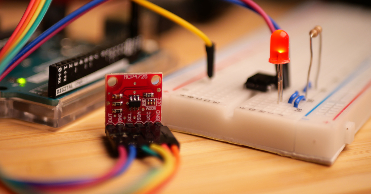 MCP4725 DAC Module (Part 2) | DevXplained